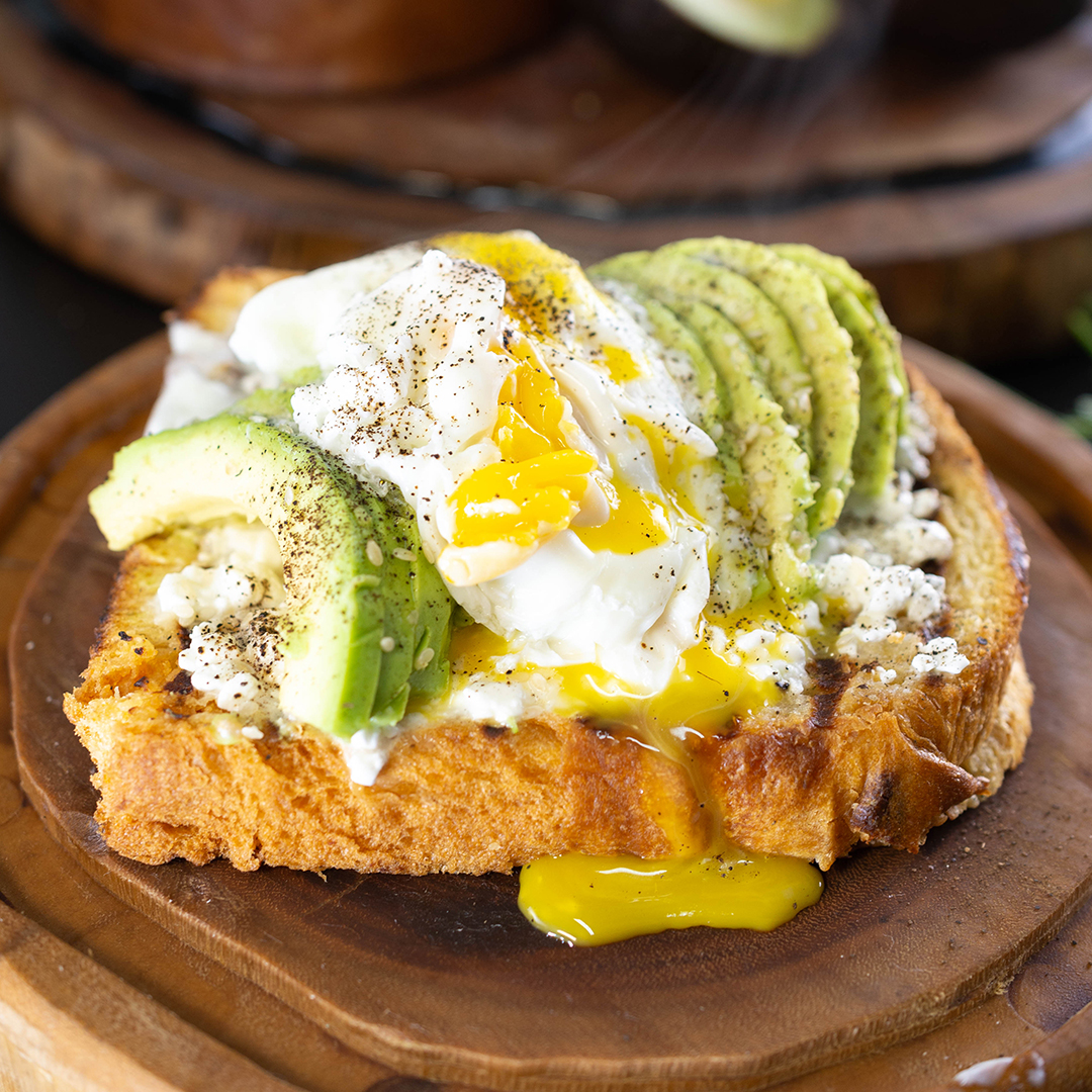 RECEITA: Avocado Toast com Panetone Salgado - Grupo PQ Alimentos