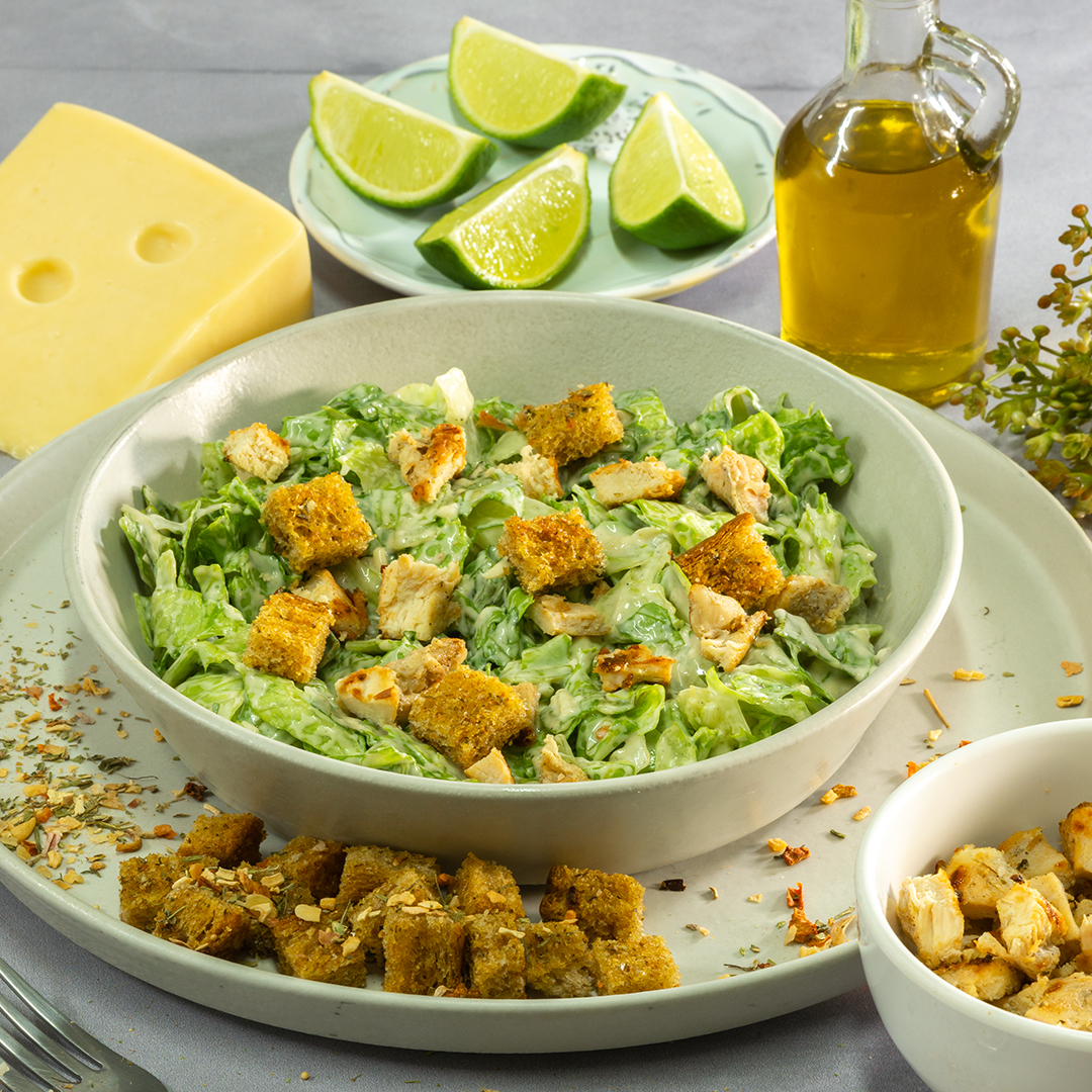 RECEITA: Salada Caesar com Frango e Croutons com Chimichurri - Grupo PQ ...