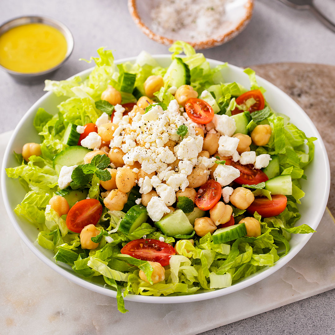 RECEITA: Salada de Grão de Bico com Queijo Feta - Grupo PQ Alimentos RECEITA: Salada de Grão de Bico com Queijo Feta - Grupo PQ Alimentos