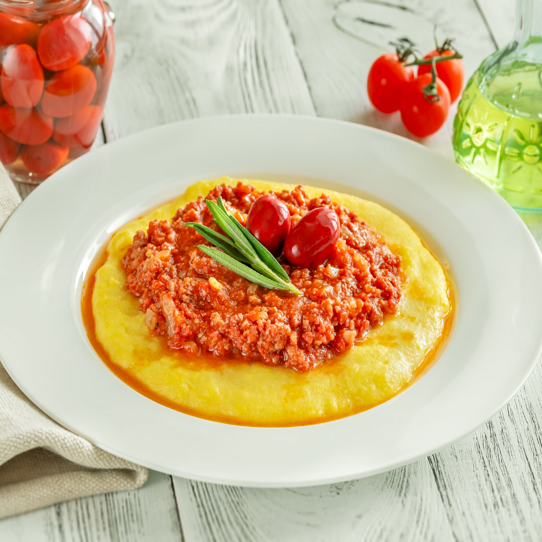 RECEITA: Polenta com Molho à Bolonhesa - Grupo PQ Alimentos
